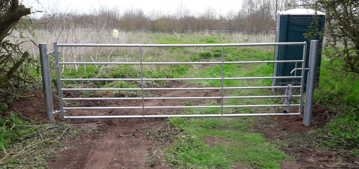 Field Gates | Driveway Gates | Timber Gates | Farm Gates | Useful-Bloke ...